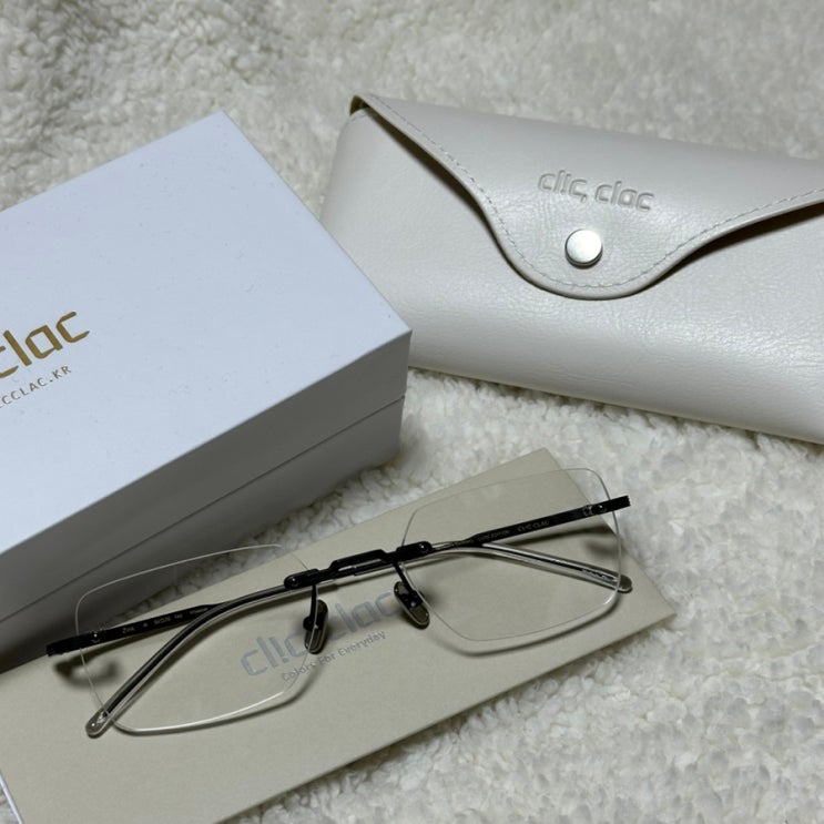 무신사x클릭클락 가볍게 착용하기 좋은 무테안경 추천 : 네이버 블로그