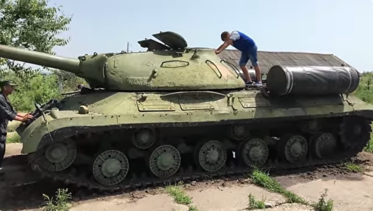 우크라이나 구 소련제 IS-3 중전차의 스타트 모터 시동 / IS-3 Heavy Tank's Starter motor start ...