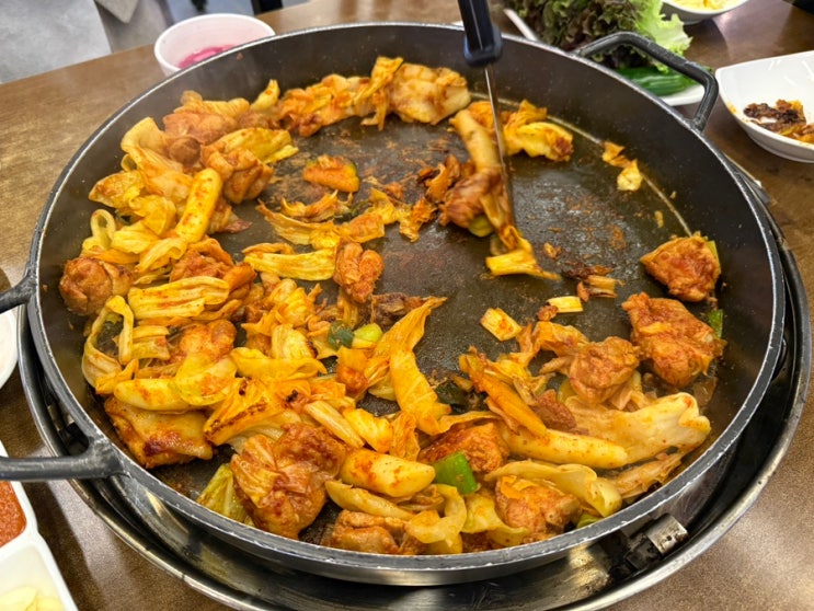[남이섬 맛집] 섬향기 - 남이섬에서 닭갈비 한 끼 / 철판닭갈비, 볶음밥 (2025.4.5) : 네이버 블로그