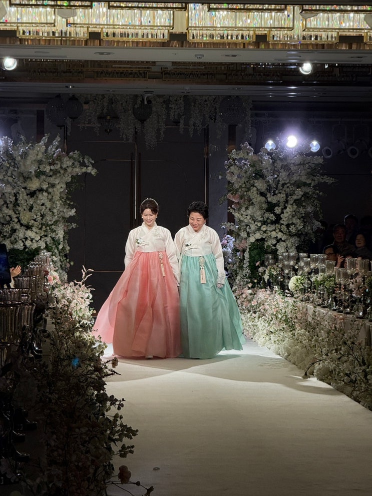 [W19.혼주한복] 청담한복 강윤미한복 다른 사람도 부러워하는 혼주한복 본식후기(feat.우노플로) : 네이버 블로그