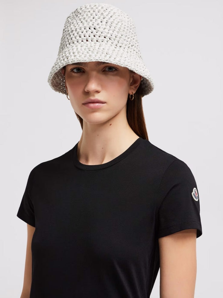 [몽클레어] 로고패치 라운드 티셔츠 여성 세일 : 네이버 블로그