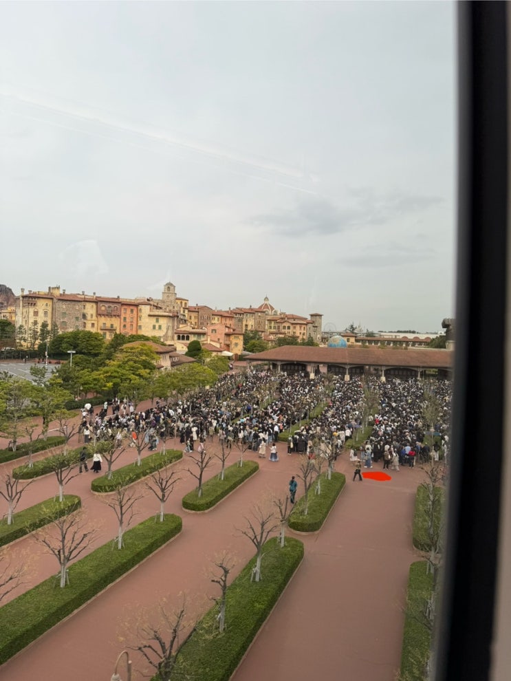 25.04.10 목요일 디즈니 씨 오픈런 입장 줄 웨이팅 : 네이버 블로그