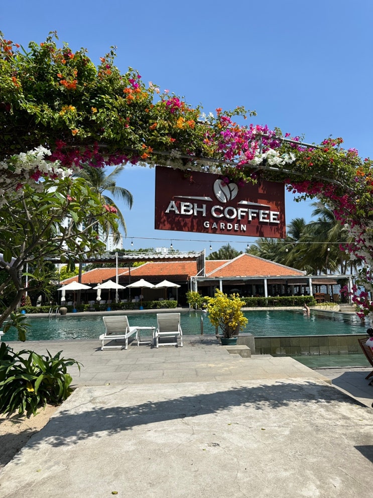 나짱/나트랑 카페 추천 바다뷰 수영장무료 ABH COFFEE : 네이버 블로그