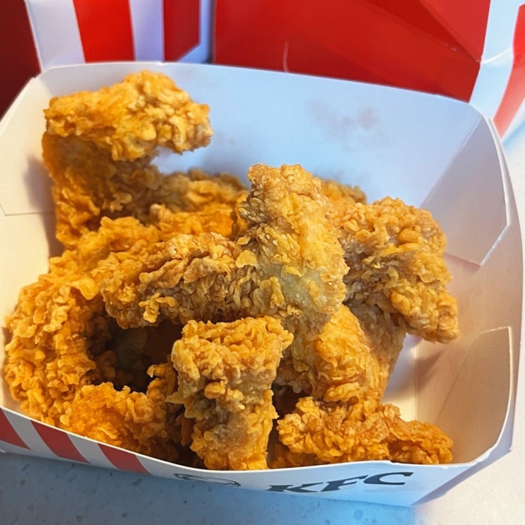 KFC 내돈내산 1+1 치킨 + 텐더버켓 4,900원 특가 행사까지! 푸짐하구만 : 네이버 블로그