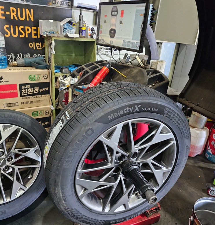 제네시스 GV70 마제스티 X 솔루스 235 55 19인치 휠존모터스 : 네이버 블로그