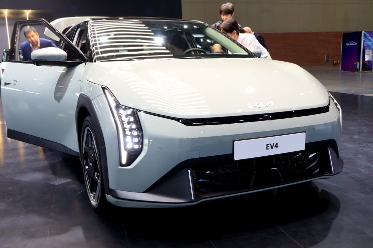 "3400만원? 이건 팀킬이지!" 역대급 가성비 EV4 출시되자 벌벌 떨고 있는 차 : 네이버 블로그