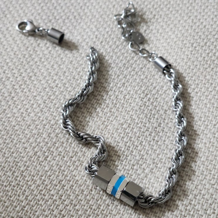 UNICEF Bracelet, 유니세프 팔찌 파손됐지만 새로 받았어요 : 네이버 블로그