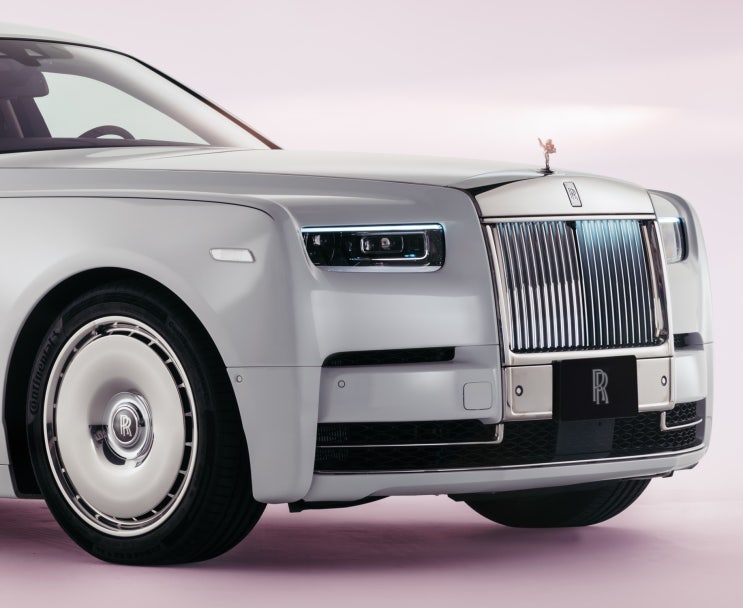 "벚꽃으로 가득찬 실내는 처음이죠?" 전세계 1대뿐인 스페셜카, 롤스로이스 팬텀 체리 블로섬 : 네이버 블로그