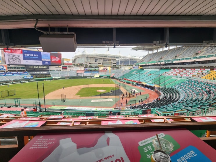 20250417 한화이글스/문학경기장 직관/첫테이블석/3루요기요내야패밀니석 16번시야/연어초밥/고추튀김/쫄면/도넛/튀김만두 : 네이버 블로그