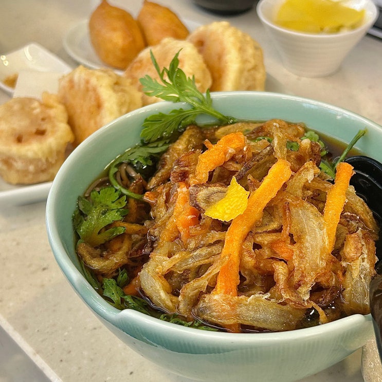 신사 가로수길 미쉐린 가이드 맛집 토핑이 다양한 메밀소바 전문점 미미면가 예약 야채튀김 온소바 연근새우튀김 추천 네이버 블로그