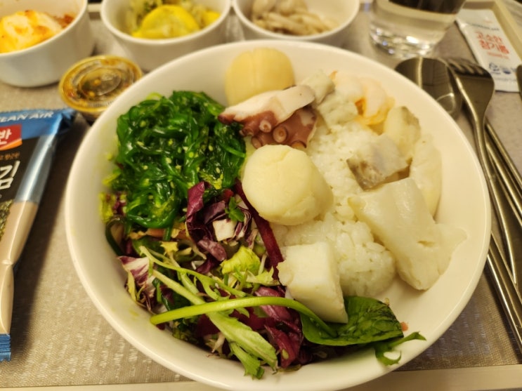 대한항공 프레스티지 KE908 런던 -> 인천 B777-300 8: 미끄럼틀 비즈니스 좌석이라 슬프지만 그래도 누워갈수 있는건 ...