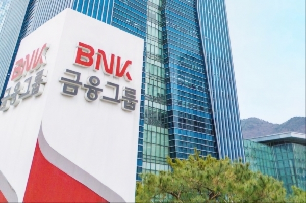 BNK금융, 대손비용 확대 탓 1Q 순익 30% 감소 : 네이버 블로그