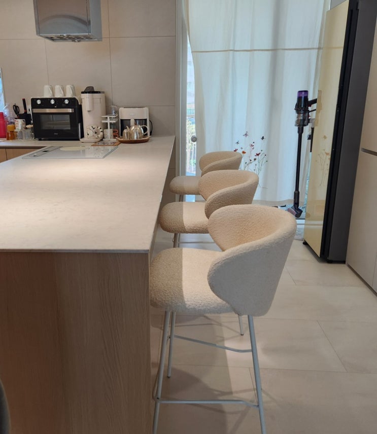 [아일랜드의자/bar chair]트렌드와 우아함의 결합! 화이트부클레 아일랜드 바체어! : 네이버 블로그