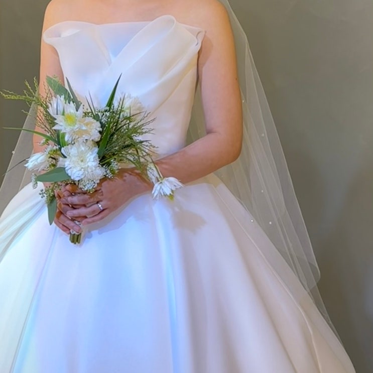 시작바이이명순 본식 드레스 대전 아이린웨딩 추가금 후기 : 네이버 블로그