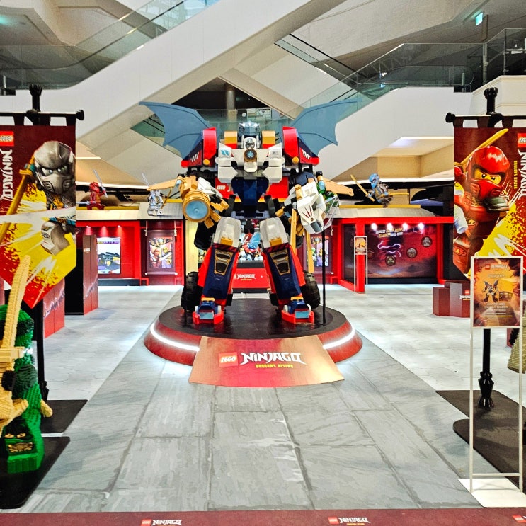 대형 FRP 장난감 로봇 조형물로 팝업 포토존 제작, 설치도 문제없어요 : 네이버 블로그