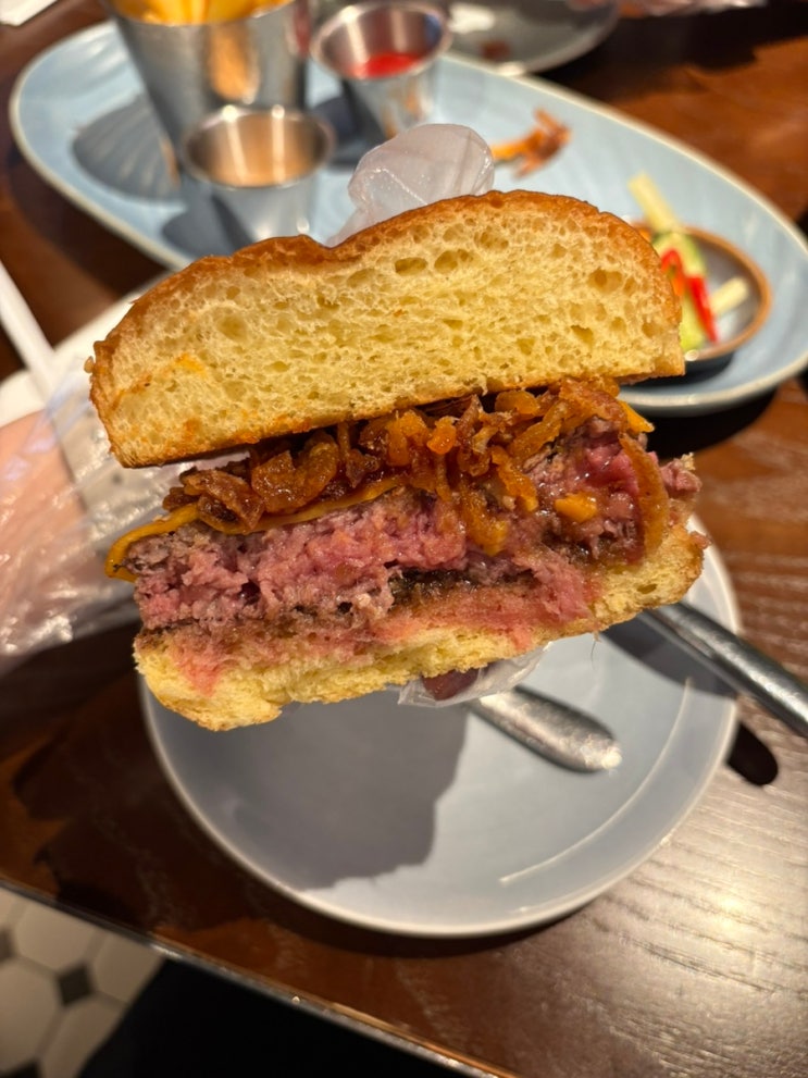 상하이 디즈니랜드 디즈니타운 인생 햄버거 맛집 블루 프로그 blue frog bar&grill : 네이버 블로그