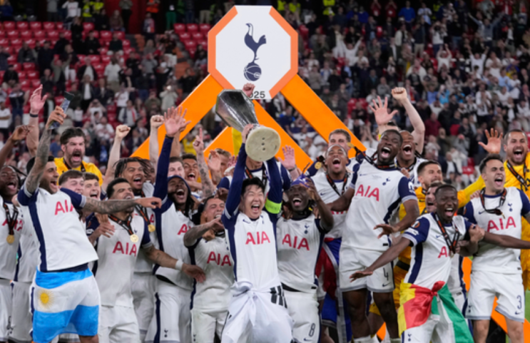 영원한 ‘캡틴’ 손흥민, 토트넘의 살아있는 전설이 되다- 토트넘, 17년 만에 맨유 격파하며 유로파리그 우승 쟁취 : 네이버 블로그