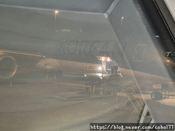 대한항공 KE658 (방콕 수완나품 공항에서 인천공항) 일반석 후기 B787-10, 맨뒷자리 창가 (60B) / 모닝캄 ...