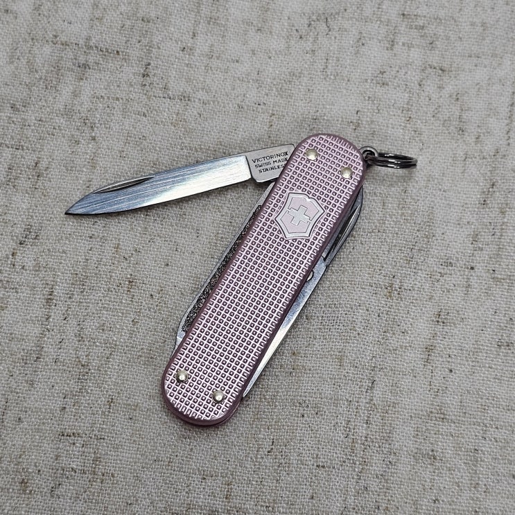 캠핑나이프 EDC 맥가이버칼 빅토리녹스 멀티툴 클래식 알록스 58mm 등산준비물로도 딱! : 네이버 블로그