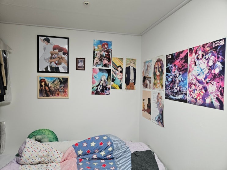 액자하고 포스터를 몇개 방에... : 네이버 블로그