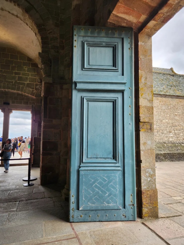 미(斖, 면려할 미)친년// 2025 프랑스 노르망디 레지던시/ 륵(泐, indite)의 시간은 정중히 흐른다, 몽생미셸에서 늦은 밤 귀가. : 네이버 블로그