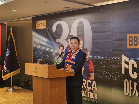 [CEO+] 윤홍근 BBQ 회장 “2030년까지 맥도날드 넘어 글로벌 1위 목표” 선언 : 네이버 블로그