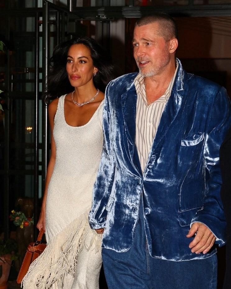 브래드 피트(Brad Pitt) & 이네스 드 라몬(Ines De Ramon) - 뉴욕 "카르보네(Carbone)"에서 저녁식사 ...