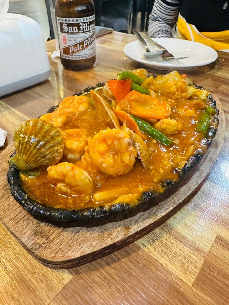 보홀 알로나 비치 맛집 🍖 ‘살라뽀(Salappo)’ 시즐링 감바스, 폭립, 오징어튀김에 맥주까지 완벽한 한 끼! : 네이버 블로그