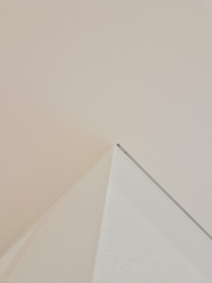 [디아망 회벽/퓨어화이트] 무몰딩+액자레일 조합 미니멀인테리어 연출하기 /디아망 PR002-10 +베스띠 82575-02 +무몰딩 +액자레일 +사각 우물천장/29평 서울역 ...