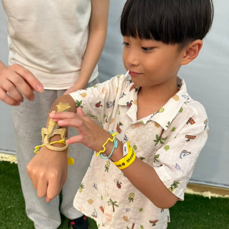 [우형제] 김해 열대우림카페, 도마뱀 만져보기, 테라리움 : 네이버 블로그