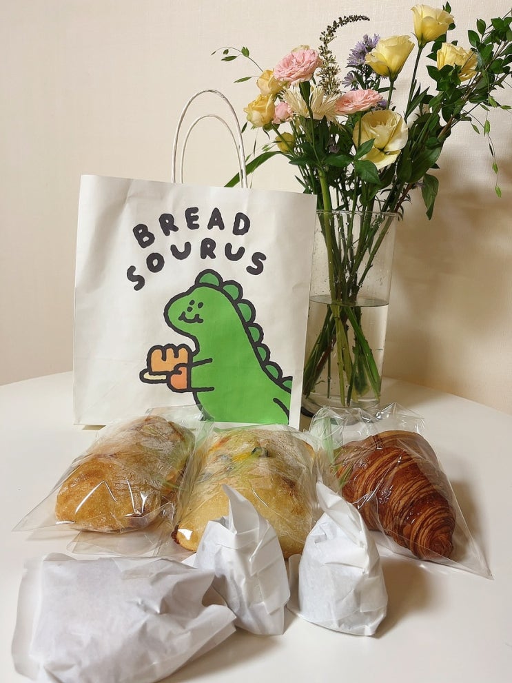 잠원동 빵집: 브레드사우루스 BREAD SOURUS_까눌레, 크로아상, 치아바타, 스콘 : 네이버 블로그