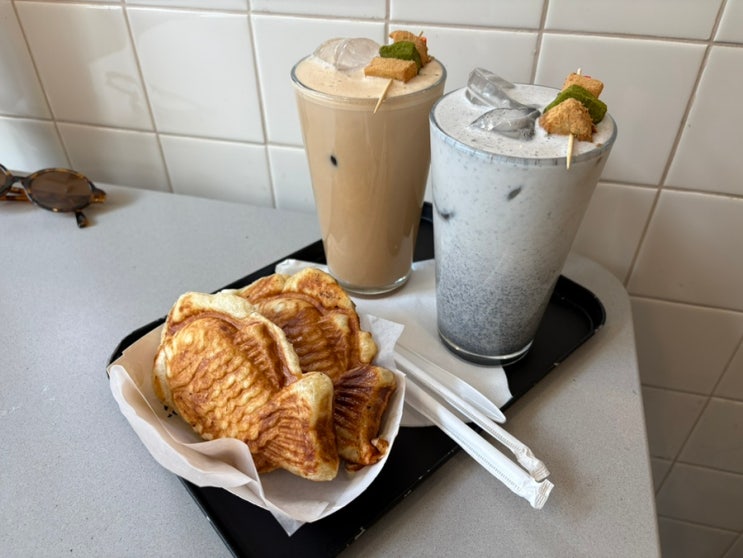 토론토 노스욕 카페 크레이(Cafe Kray)에서 흑임자라떼, 인절미라떼, 그리고 붕어빵 : 네이버 블로그