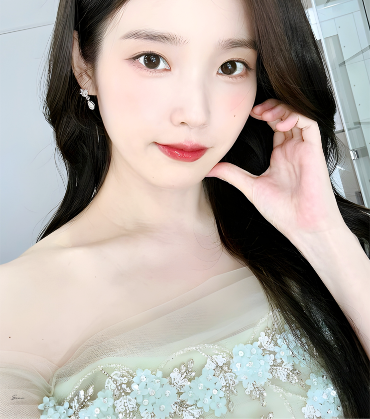 250720 아이유 인스타그램 [청룡 시리즈 어워즈] 현장 비하인드 셀카 사진 모음 (업비트 인기 스타상&여우주연상&폭싹 대상 감사합니다 너무 즐거웠어요 고마워요 폭싹팀 ️ ...