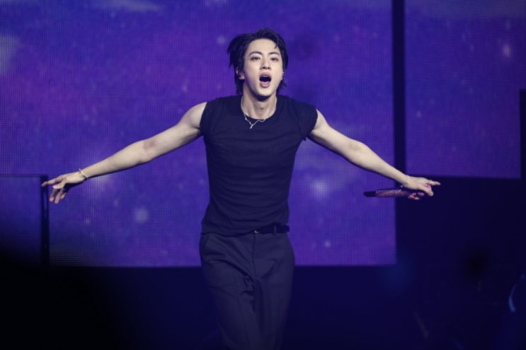 [BTS , 방탄소년단 진 ] BTS JIN sets Anaheim on fire : 네이버 블로그