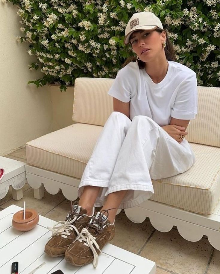 무더운 여름, 샌들보다 쾌적한 선택: 스니커즈 스타일링 가이드 : 네이버 블로그