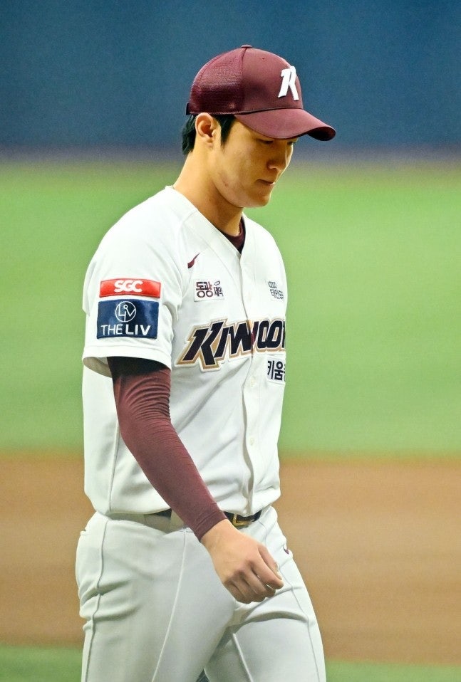 [KBO] MLB 꿈 앞두고 비극… 코치 강제 훈련에 안우진 시즌아웃 위기 😱🩼 : 네이버 블로그