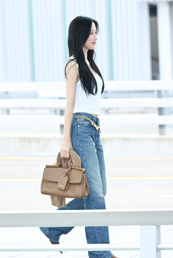 문가영 돌체앤가바나 공항패션, 앰버서더 다운 풀착장 스타일 : 네이버 블로그