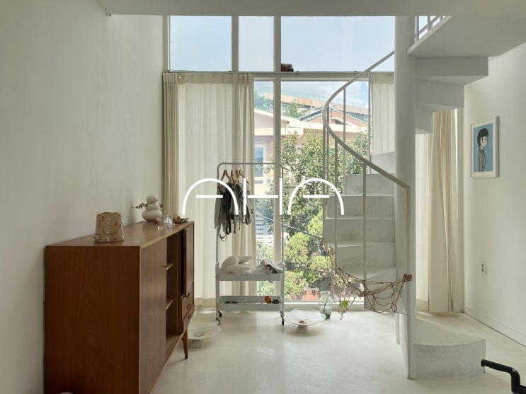 [임대][연희] 보증금 3,000/월세 220/관리비 10/합리적 권리금/약 17평(복층 포함)/연희동 가장 메인입지에 위치한 ...