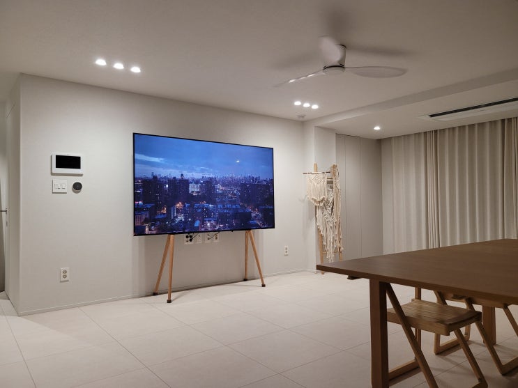 삼성 비즈니스 85인치 TV (BE85D) 와 이젤형 스탠드 설치 후기! : 네이버 블로그