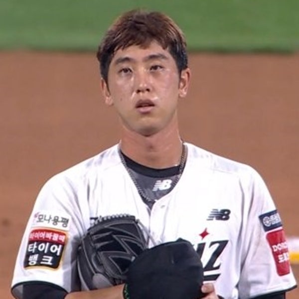 '9일간 7번 등판' 미친 혹사에 넋이 나간 투수…이강철 감독님, KT 김민수에게 가혹합니다 : 네이버 블로그