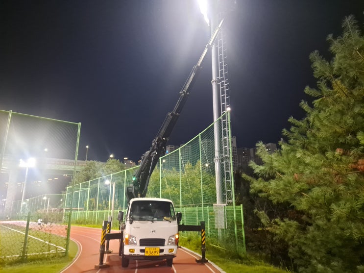 화성스카이차 산적동 왕배산 체육공원 축구장 조명 공사, 전등교체 : 네이버 블로그