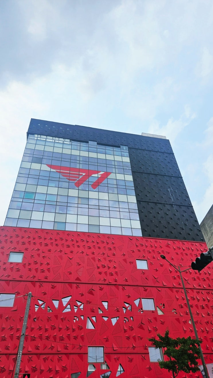 T1 팬이라면 꼭 가야봐할 곳. T1 HQ Shop 방문 후기와 방문 팁 : 네이버 블로그