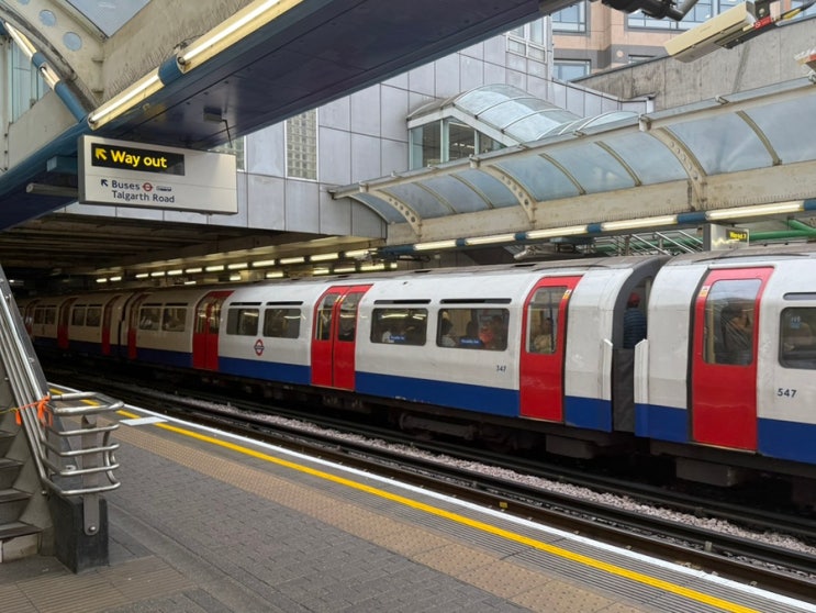 여자 혼자 런던 여행 1일차 | 나홀로 중국동방항공 상하이 경유, 핌리코역에서 웨스터민스터 사원까지, 세인트제임스파크 : 네이버 블로그