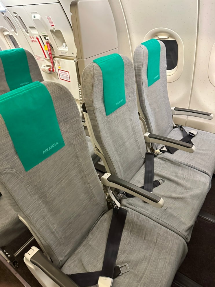 보홀-인천 에어서울 RS582 탑승 후기, 사전 체크인 / 보홀 공항세 항공권에 포함(9월 이후 발권부터), 보홀 공항 수화물 무게 재는 곳, 매점, 정수기, 라운지 ...