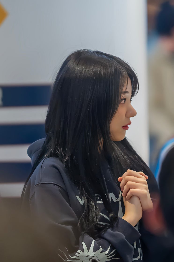 250216 수원 스타필드 WMC 팝업스토어 QWER 히나 P01 : 네이버 블로그