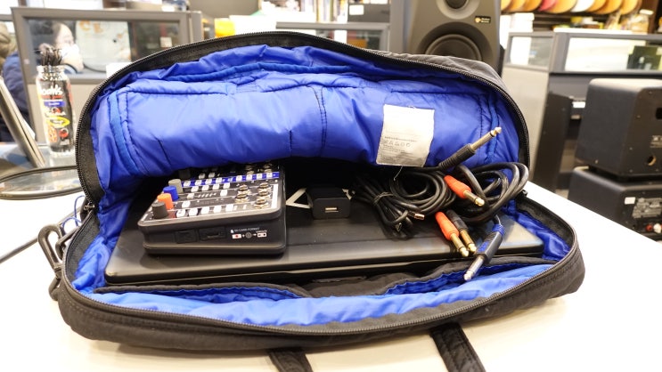 [제품 칼럼] 가장 작은 믹서에 구겨 넣은 가장 많은 기능 Zoom L6(6~10채널) : 네이버 블로그