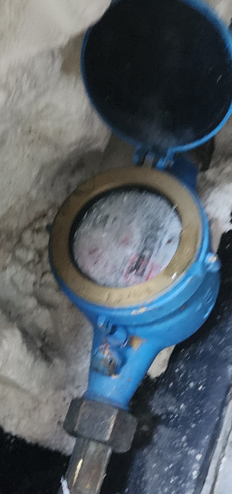 수도계량기 동파현장 = 수도가 얼었을때는 즉시 해빙을 해야 하는 이유 : 네이버 블로그