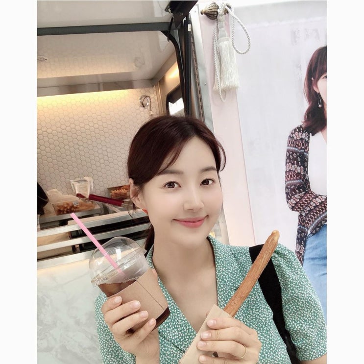 ‘황금정원’ 한지혜, 결혼 후에도 여전한 상큼美로 커피차 인증 “지혜 예뻐해주세요” : 네이버 블로그