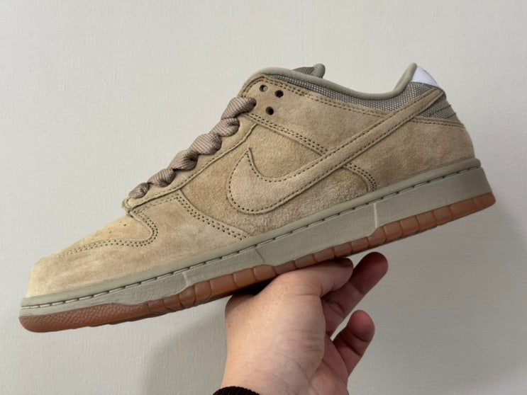 나이키 SB 덩크 로우 프로 B 파라슈트 베이지 : NIKE SB DUNK LOW PRO B PARACHUTE BEIGE ...