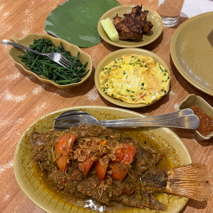 발리 신혼여행 맛집 Pondok Tempo Doeloe 스미냑 쿠데타 : 네이버 블로그